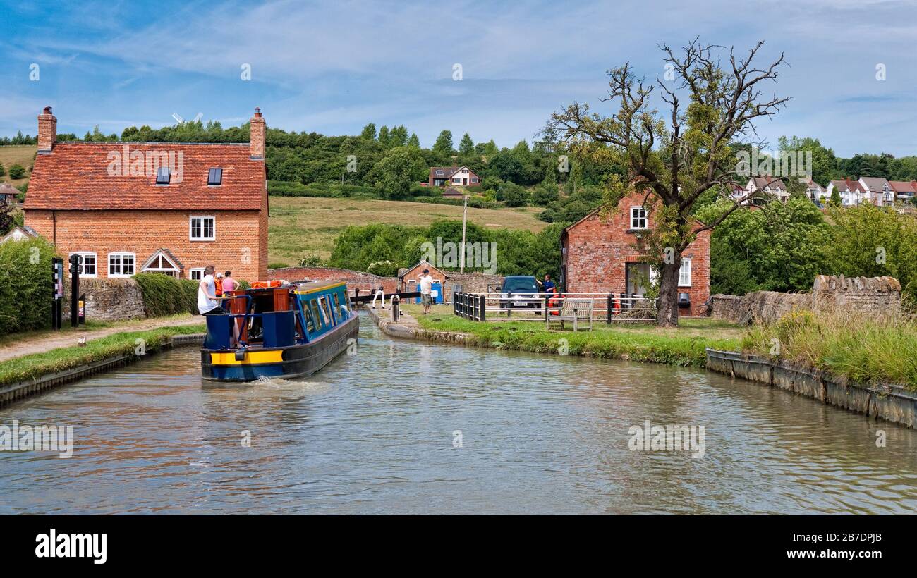 Cottage on the hillside hi-res stock photography and images - Alamy