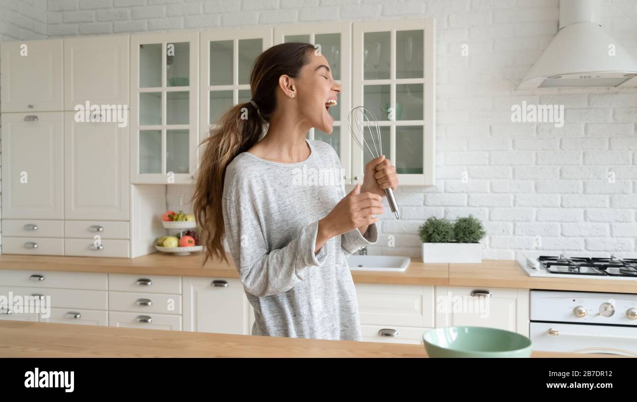 Modern kitchen woman cook hi-res stock photography and images - Alamy