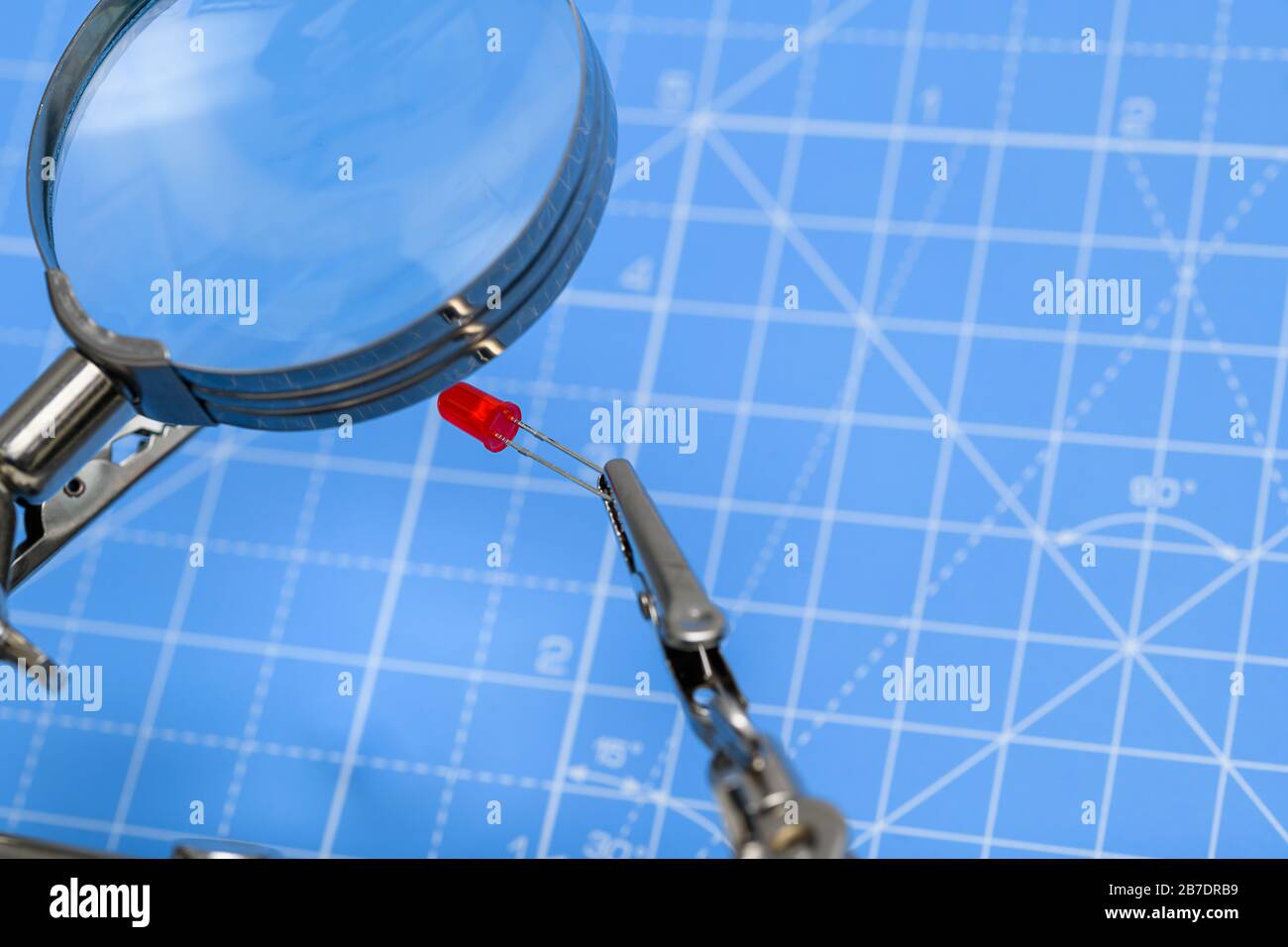 Magnifying glass numbers hi-res stock photography and images - Alamy