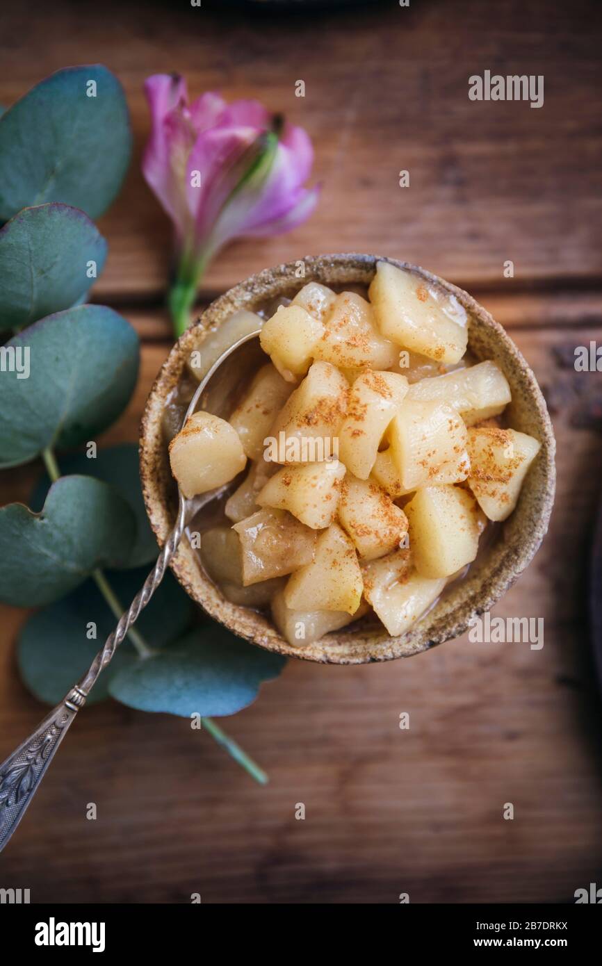 Sauteed cinnamon and maple syrup apples Stock Photo - Alamy