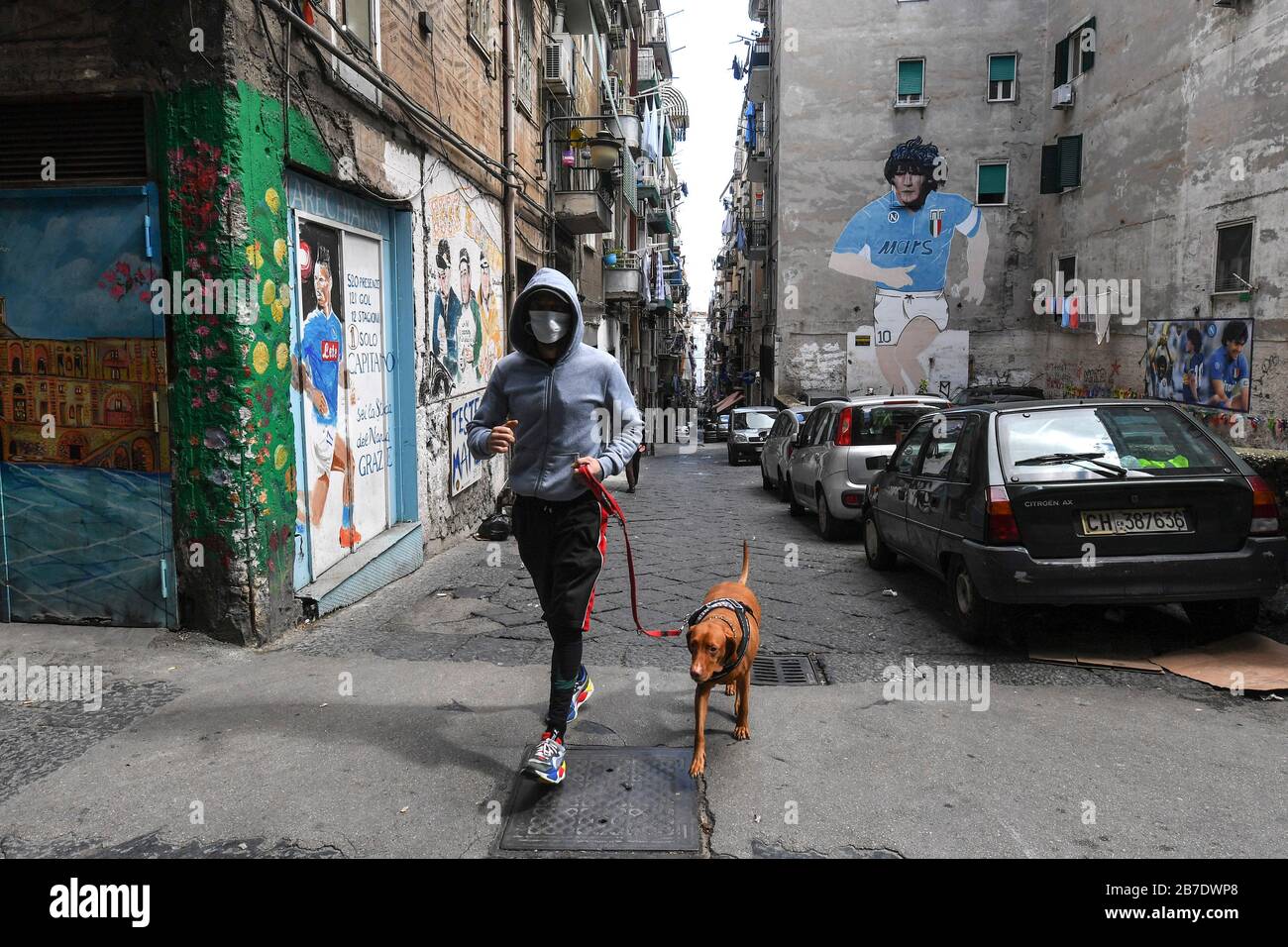 Diego maradona mask hi-res stock photography and images - Alamy