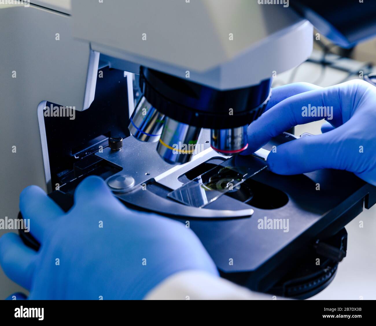 Light microscope laboratory hi-res stock photography and images - Alamy