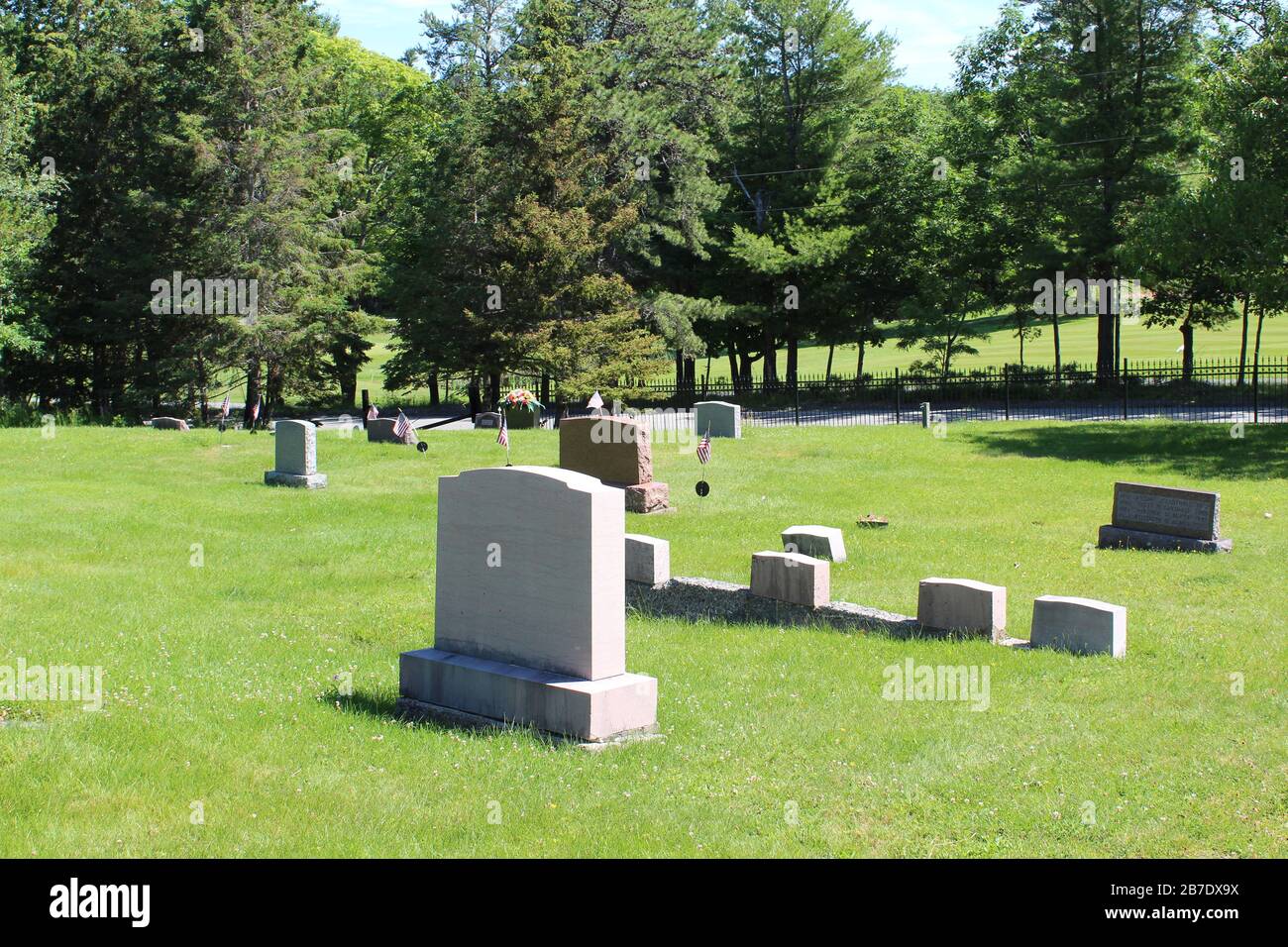 Adjacent headstones hi-res stock photography and images - Alamy