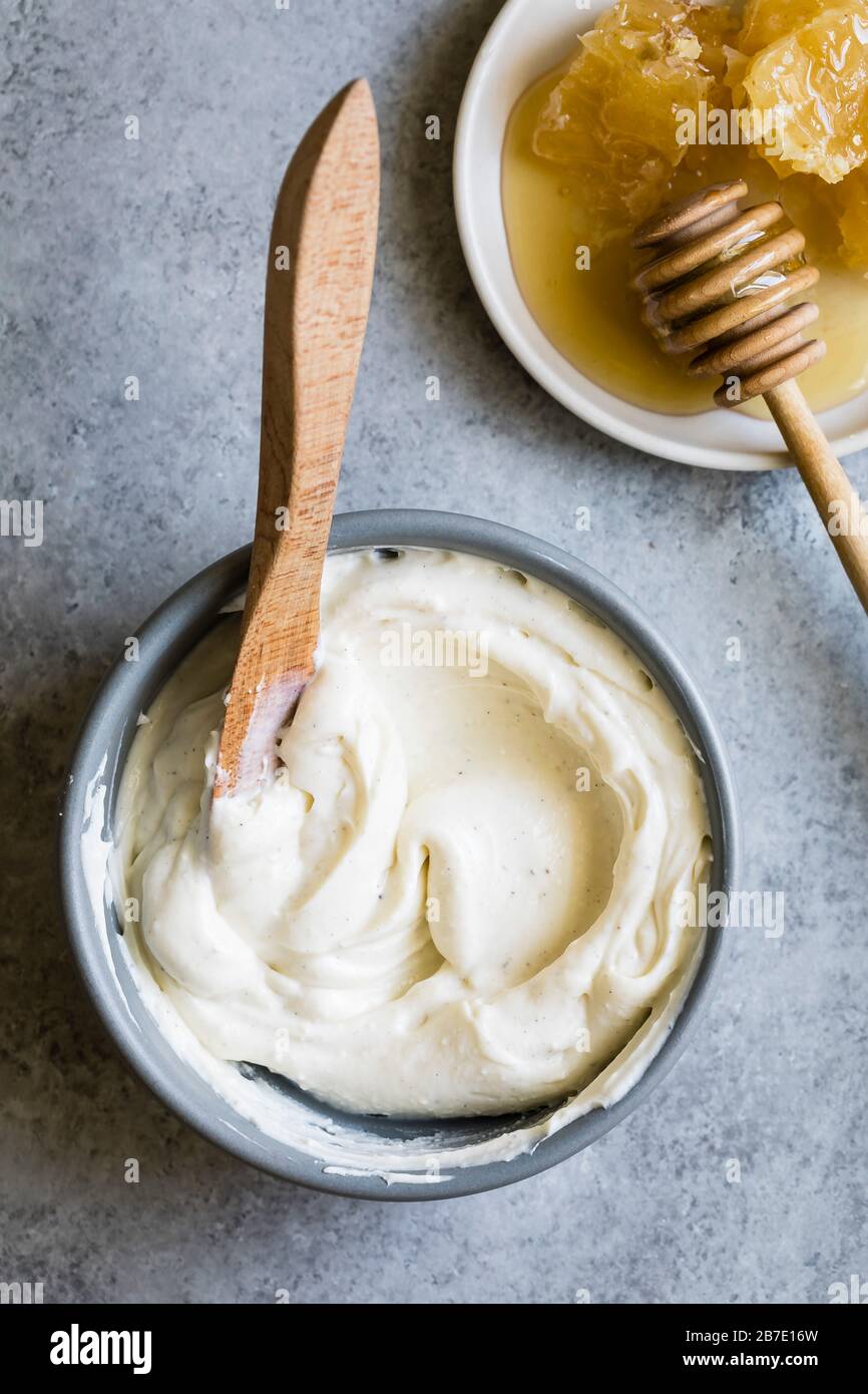 Honey and lemon thyme ricotta ice cream Stock Photo - Alamy