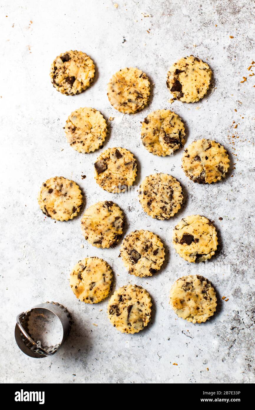 Cutout cookie cutter hi-res stock photography and images - Alamy