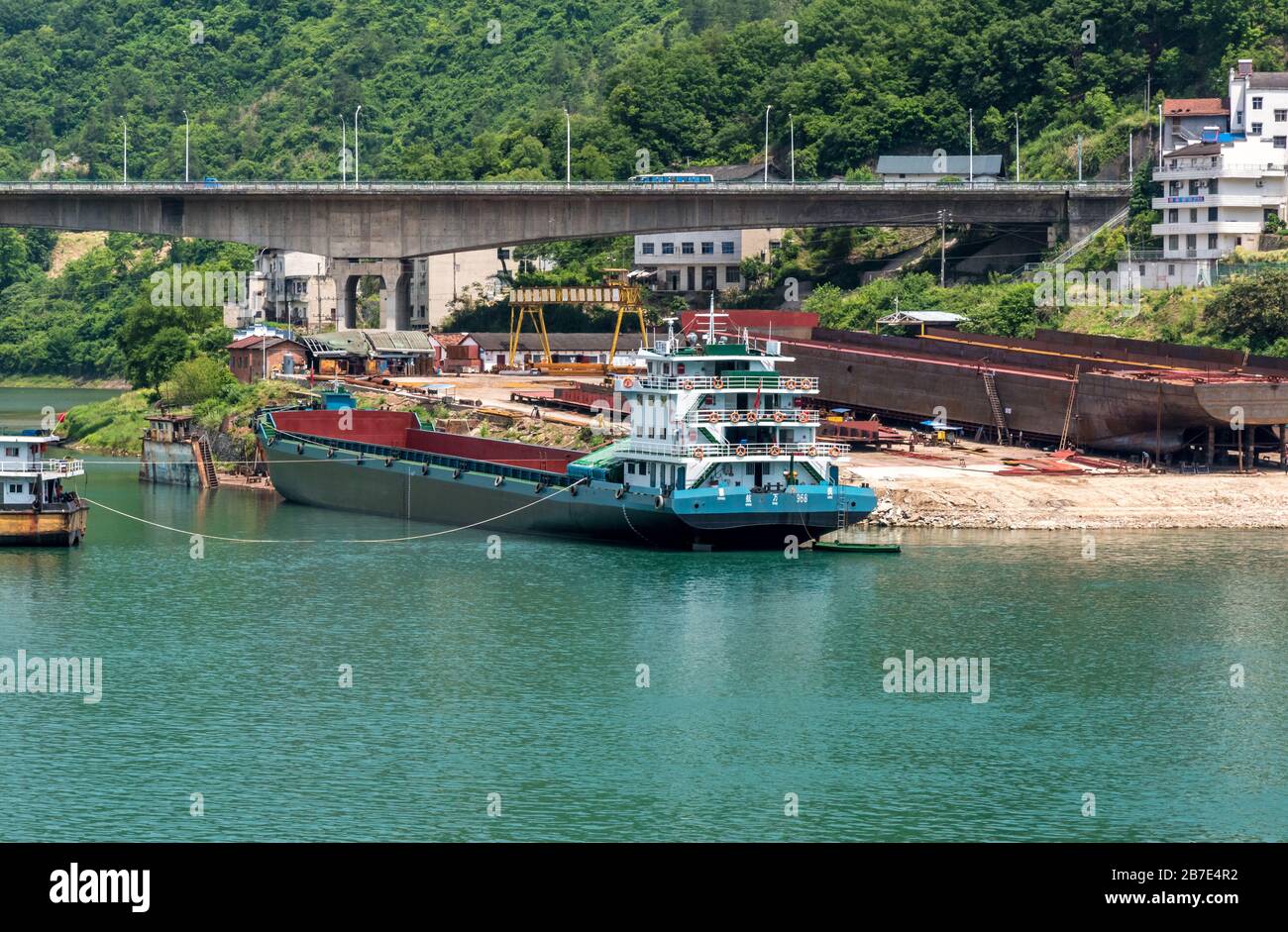 Local Shipbuilding yard, Xiling Gorge, 3 Gorges, Yangtze River Stock ...