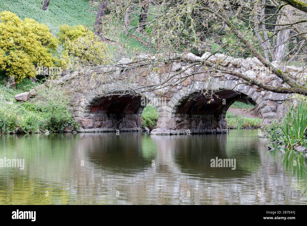 Stone arch bridge area hi-res stock photography and images - Alamy
