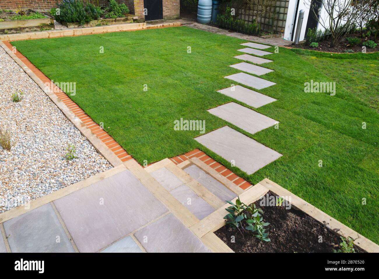 Brick edging hi-res stock photography and images - Alamy