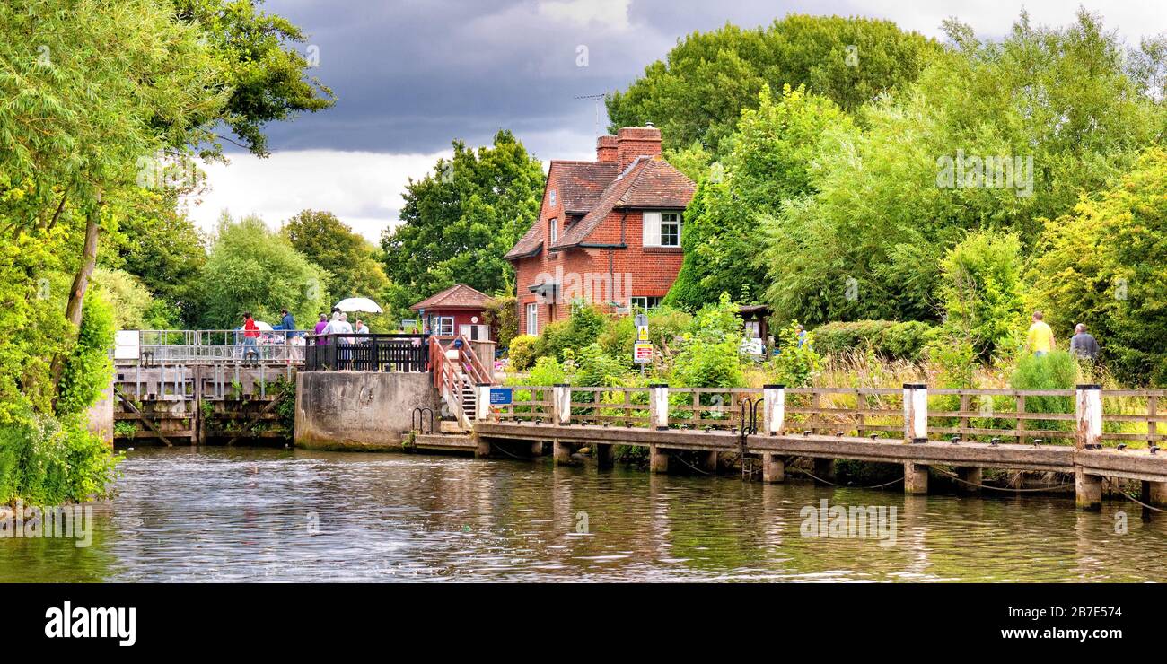 Abingdon Lock on the River Thames Stock Photo - Alamy