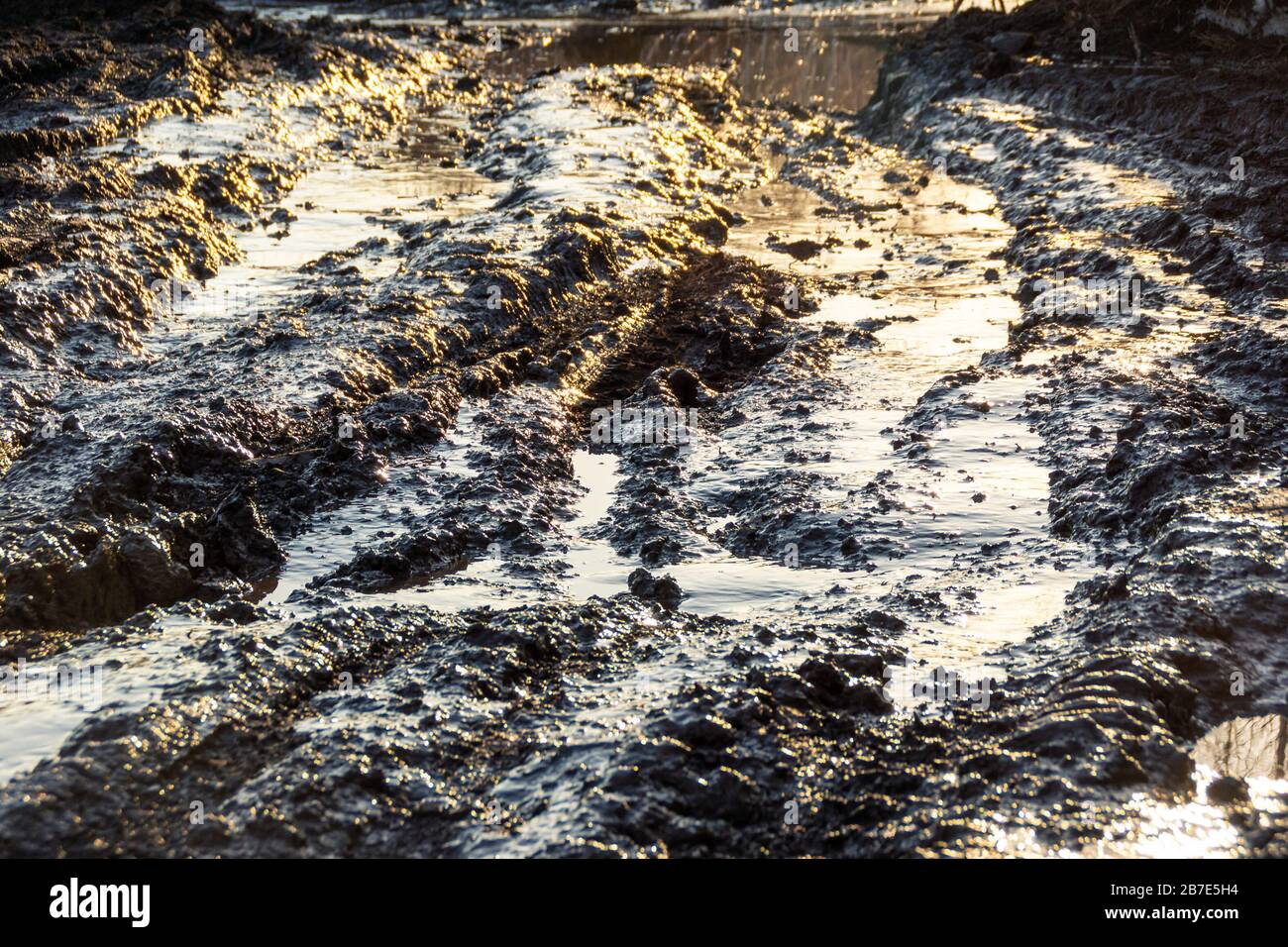 field or dirt road on which it is impossible to drive without a tractor ...