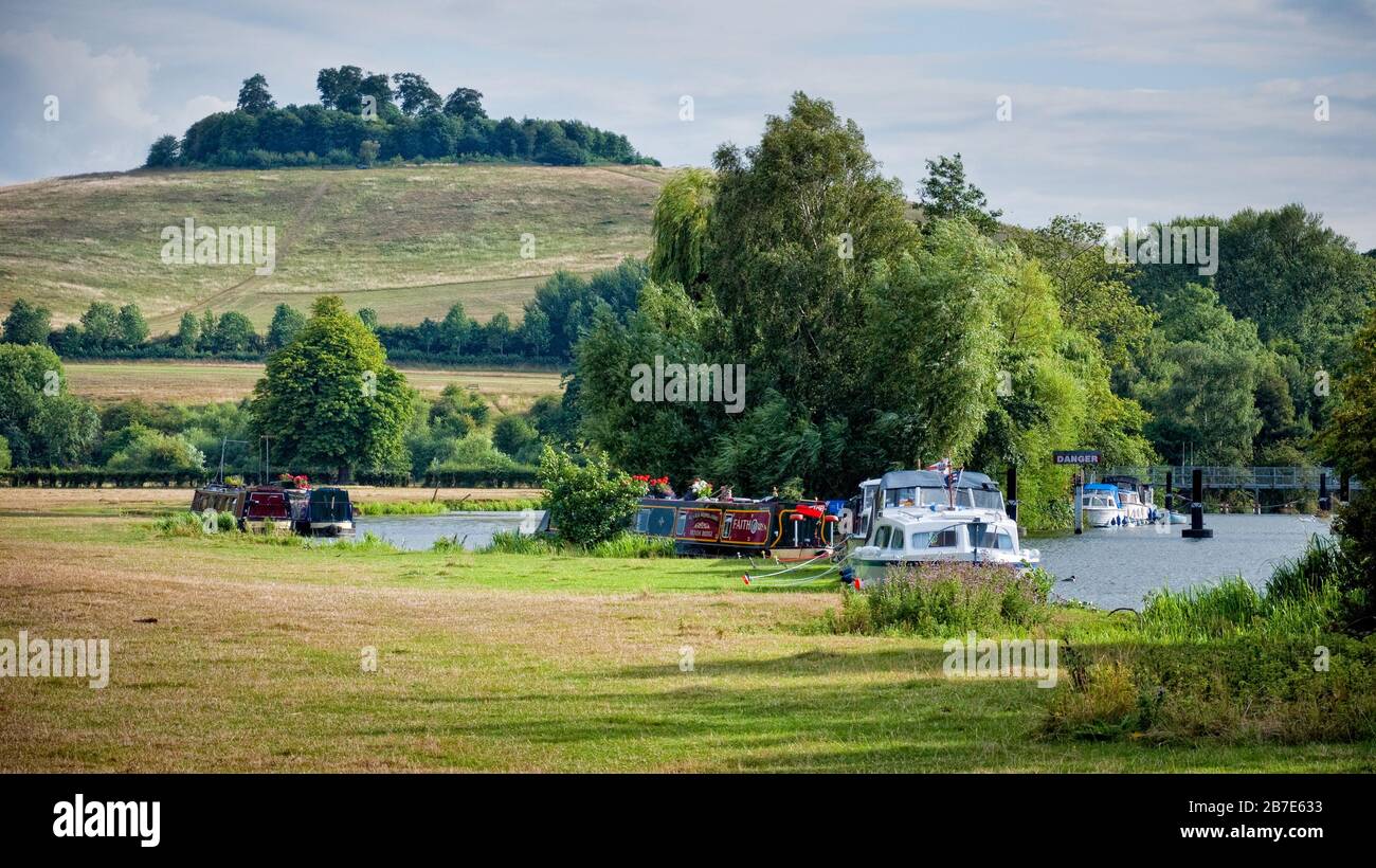 Wittenham clumps thames hi-res stock photography and images - Alamy