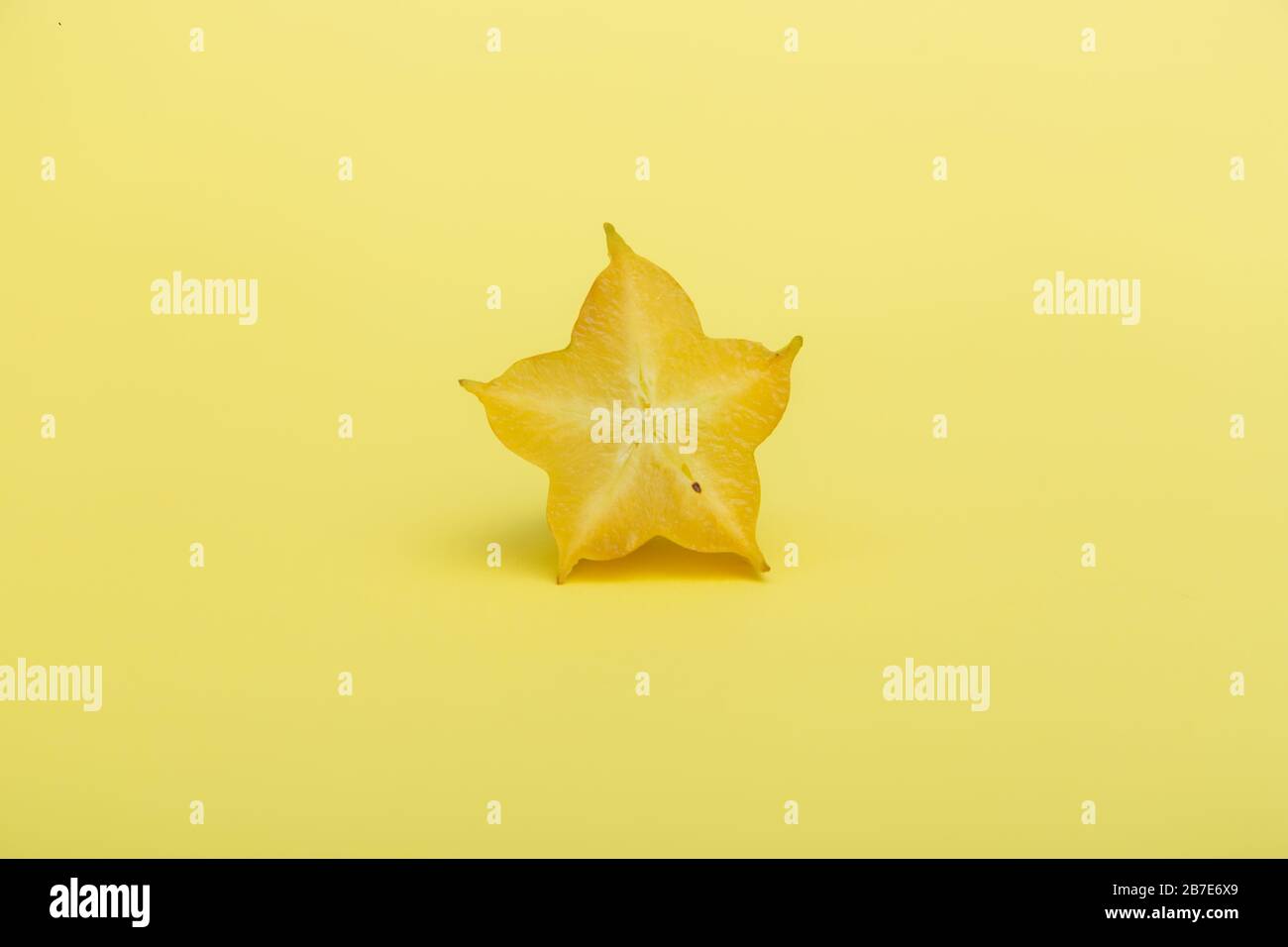 Yellow star fruit hi-res stock photography and images - Alamy