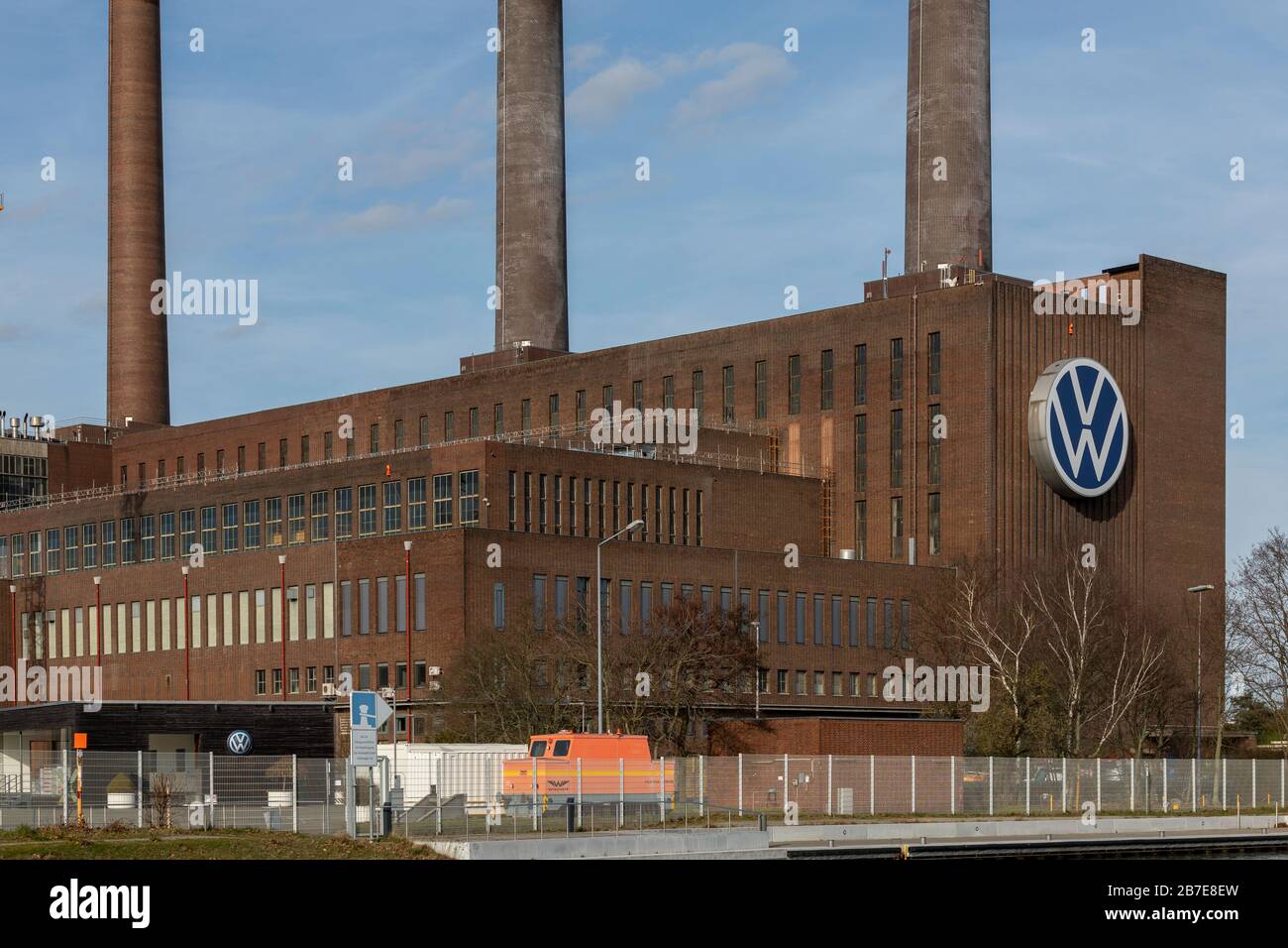Vw logo production hi-res stock photography and images - Alamy