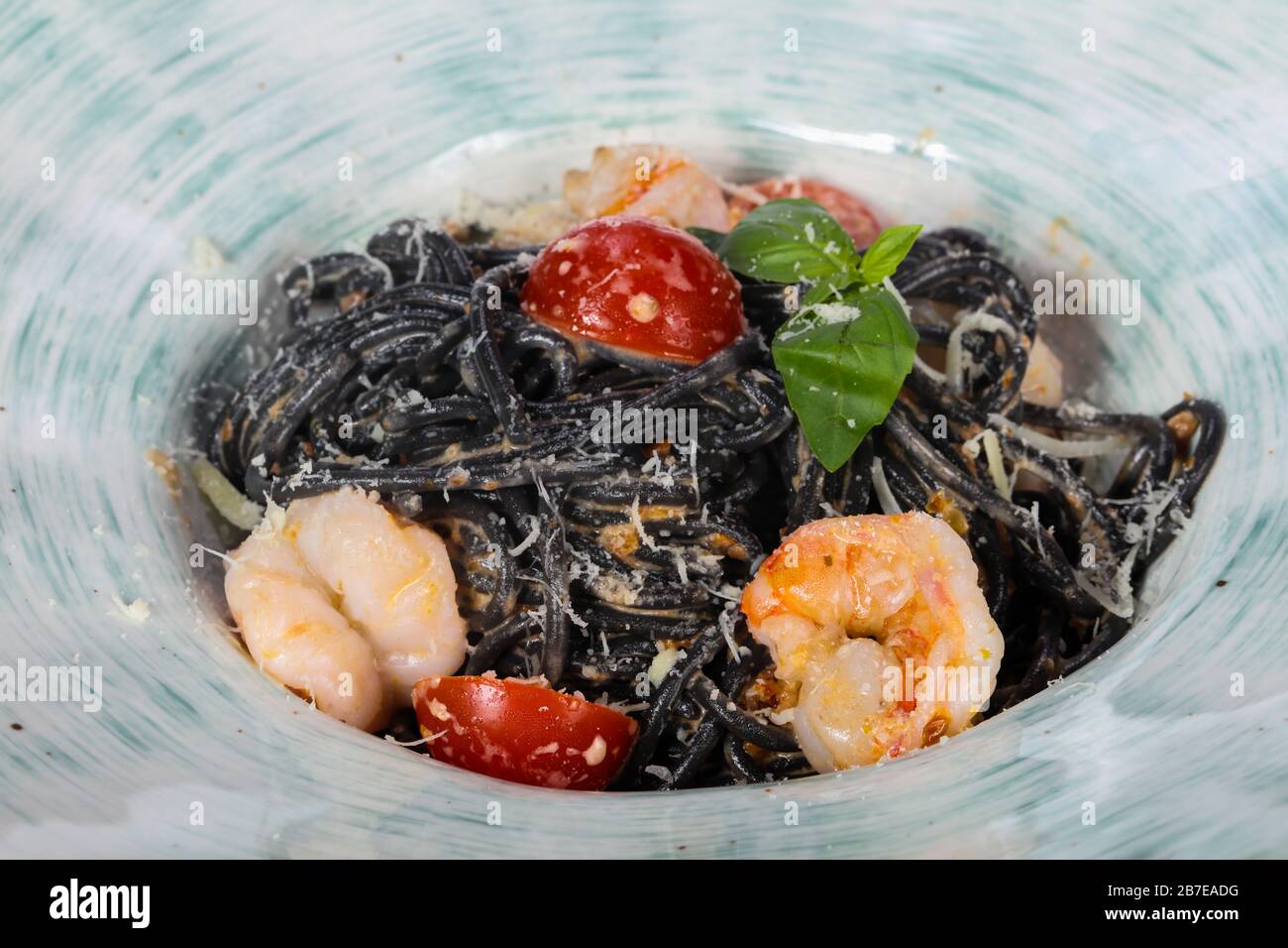 Black spaghetti pasta with tiger prawn Stock Photo - Alamy