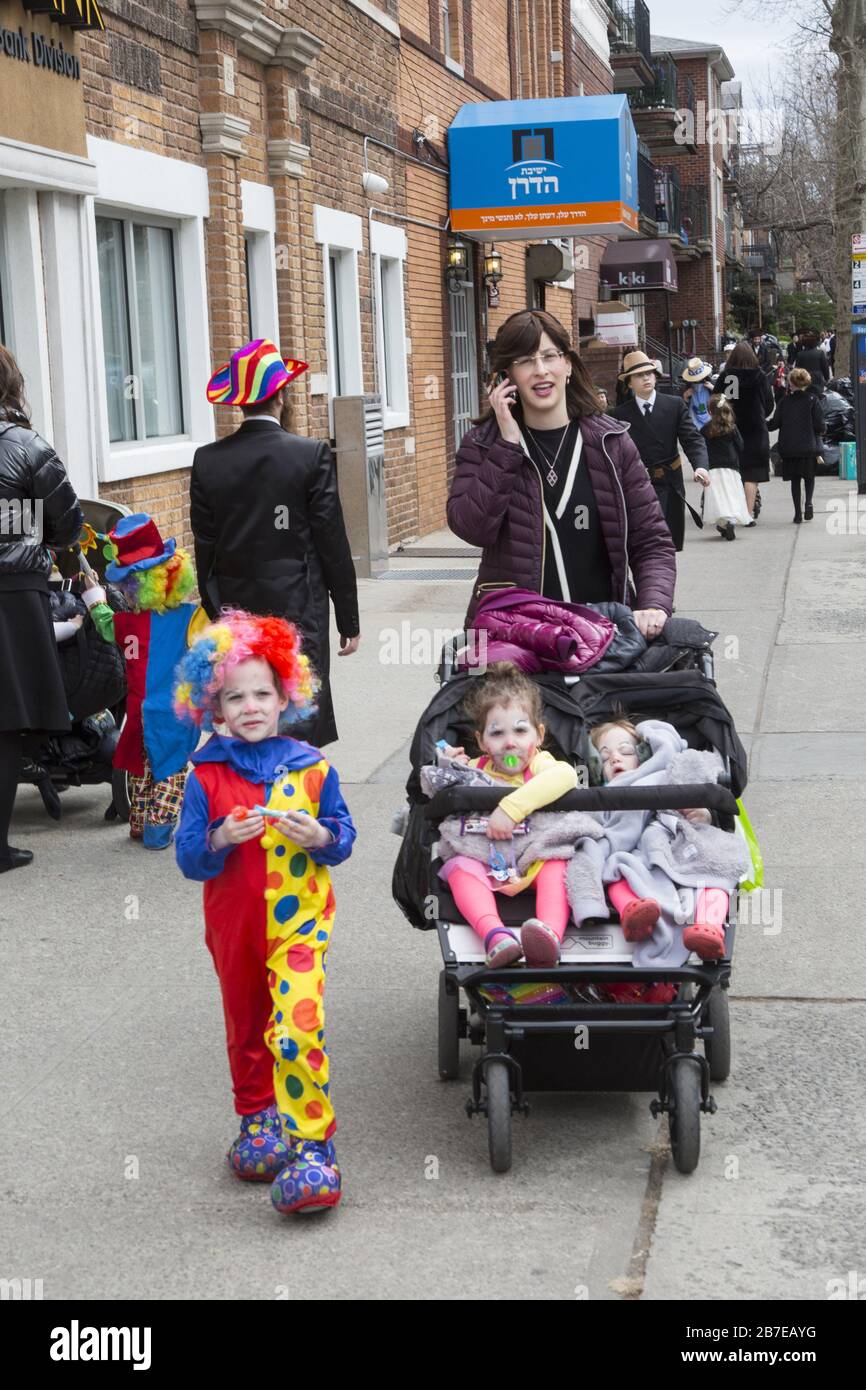 Jewish mother poor hi-res stock photography and images - Alamy