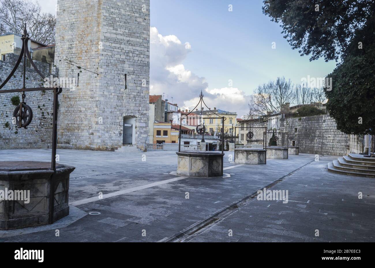 Five wells hi-res stock photography and images - Alamy