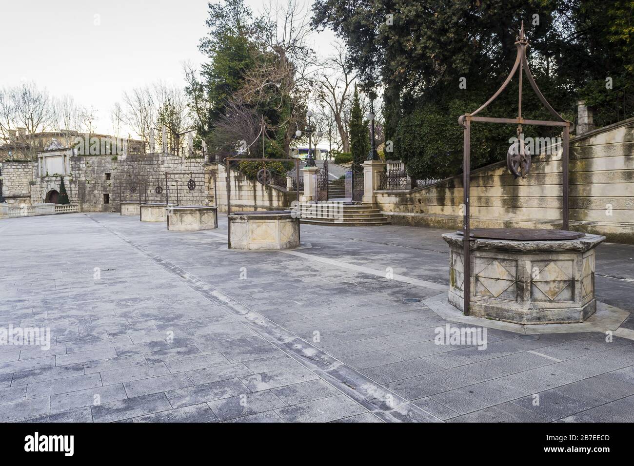 Five wells hi-res stock photography and images - Alamy