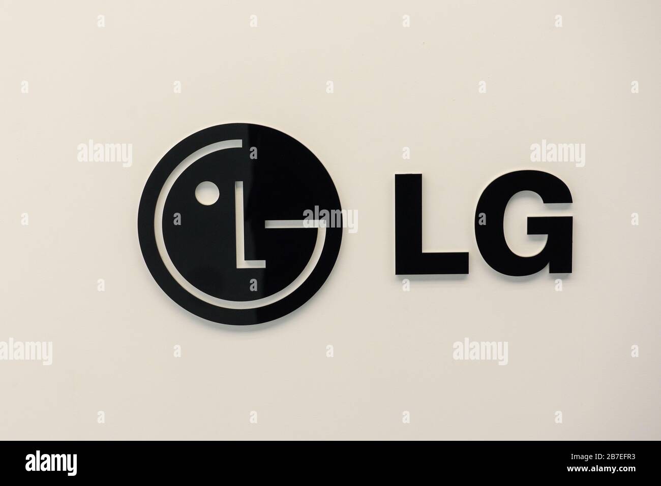 Electronics akropole shopping centre hi-res stock photography and ...