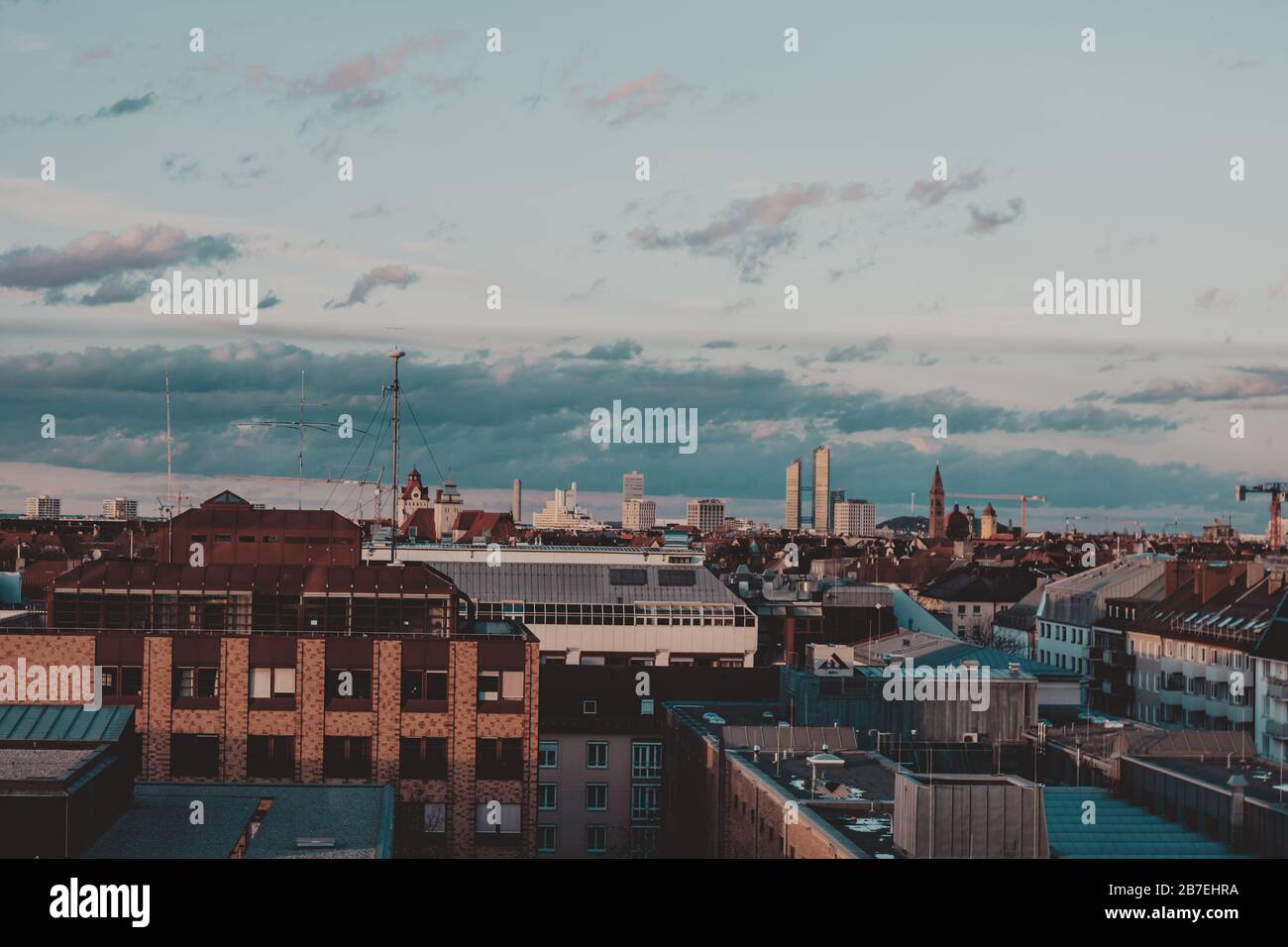 Munic skyline hi-res stock photography and images - Alamy