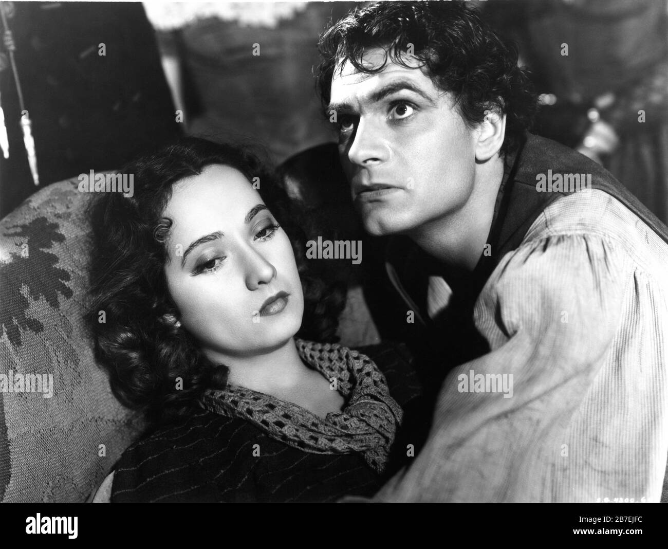 MERLE OBERON as Cathy and LAURENCE OLIVIER as Heathcliff in WUTHERING ...