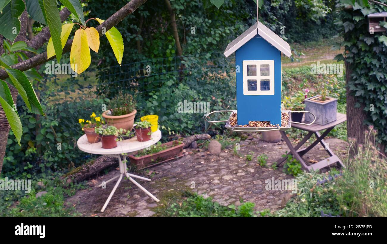 Garden stone path metal hi-res stock photography and images - Alamy