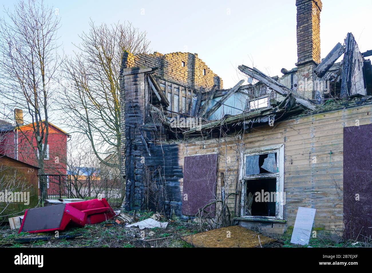 Wooden house burns fire hi-res stock photography and images - Alamy