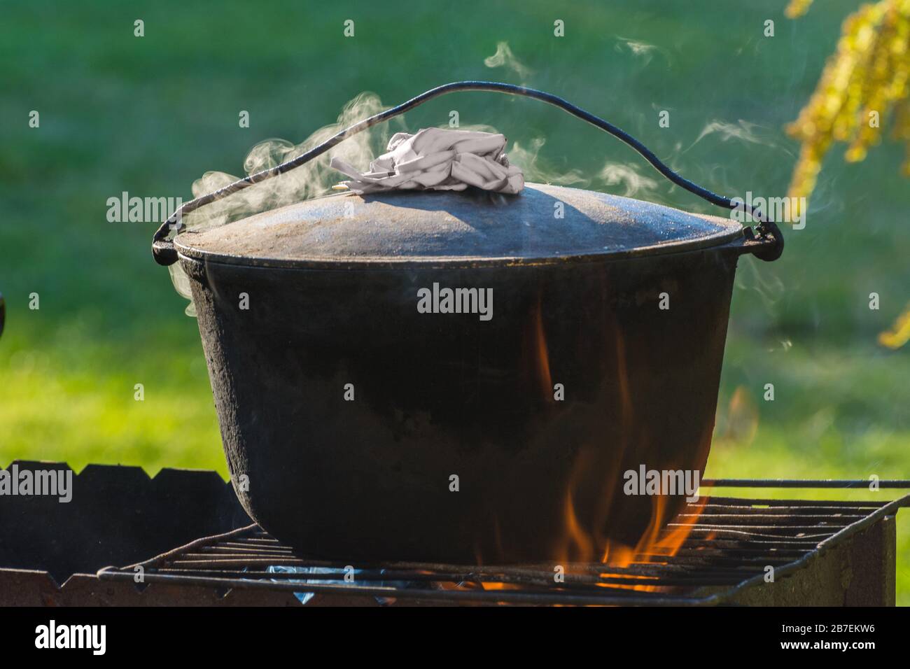 Cauldron cooking hi-res stock photography and images - Alamy
