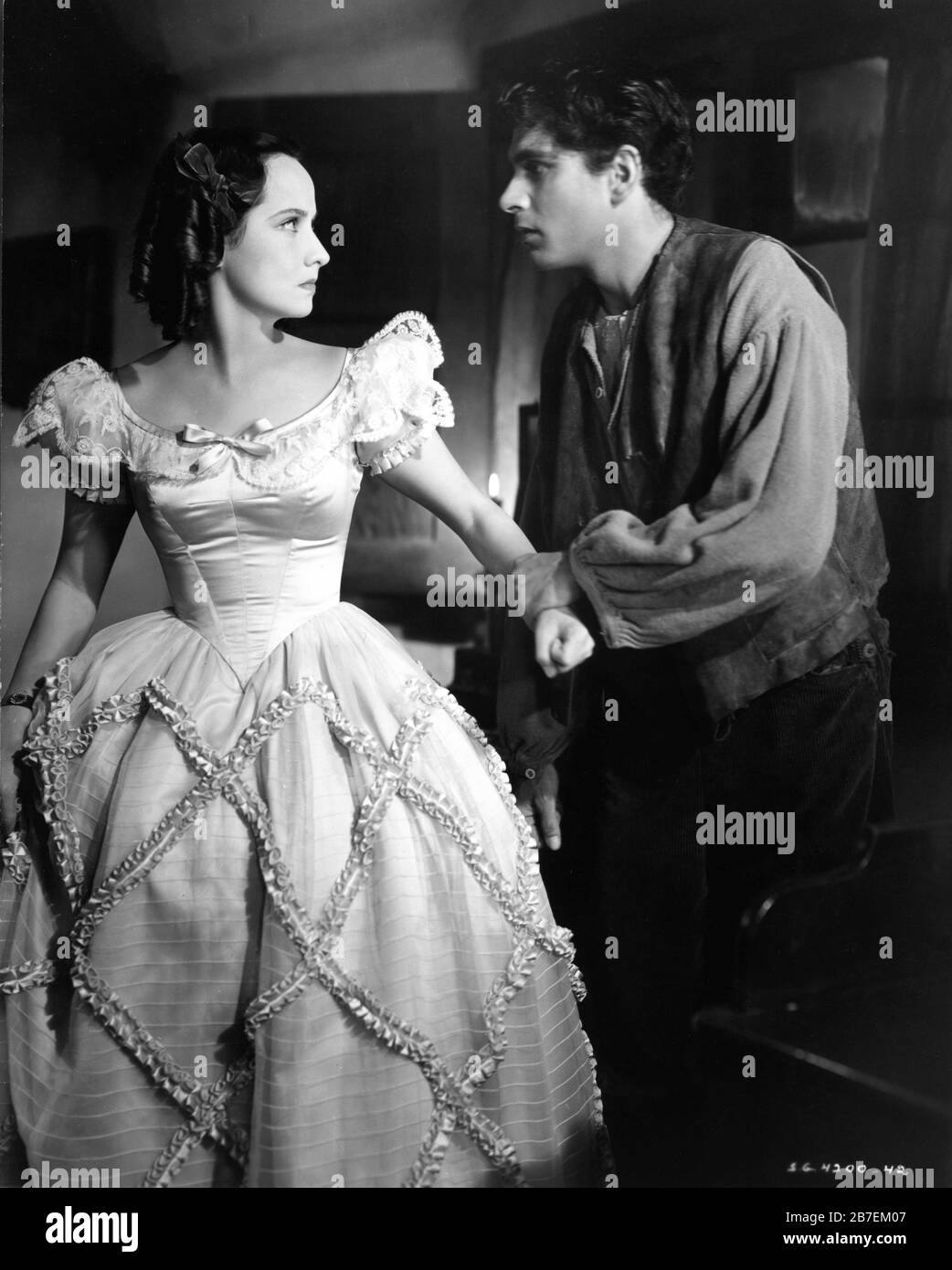 MERLE OBERON as Cathy and LAURENCE OLIVIER as Heathcliff in WUTHERING HEIGHTS 1939 director ...