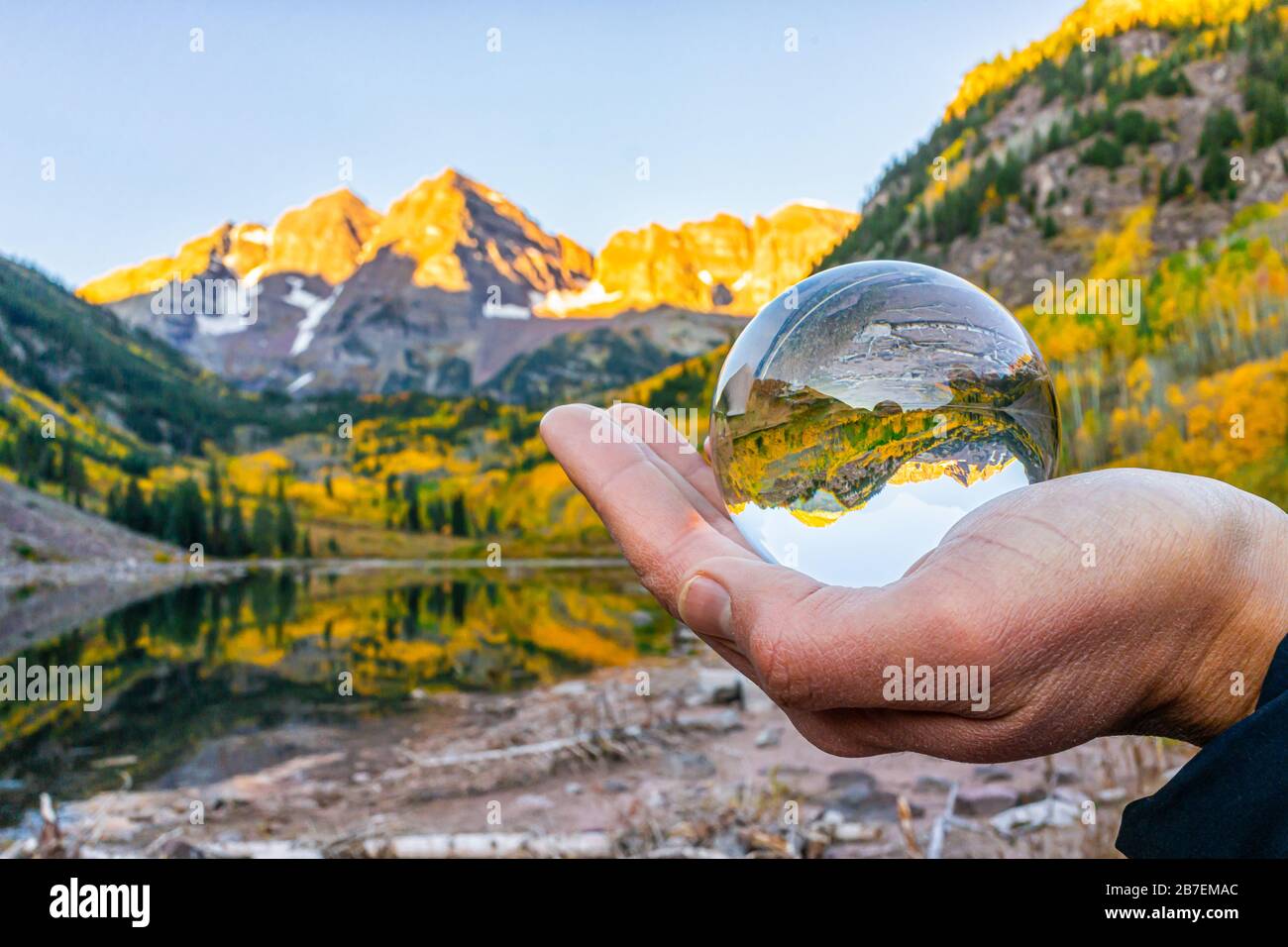 Hand holding crystal ball hi-res stock photography and images - Alamy