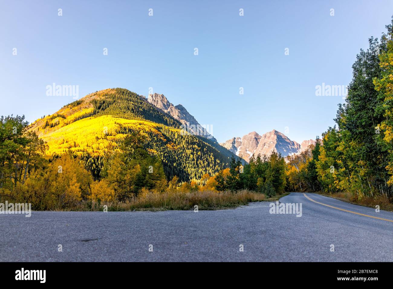 Aspen, Colorado maroon bells mountains in October 2019 and vibrant ...