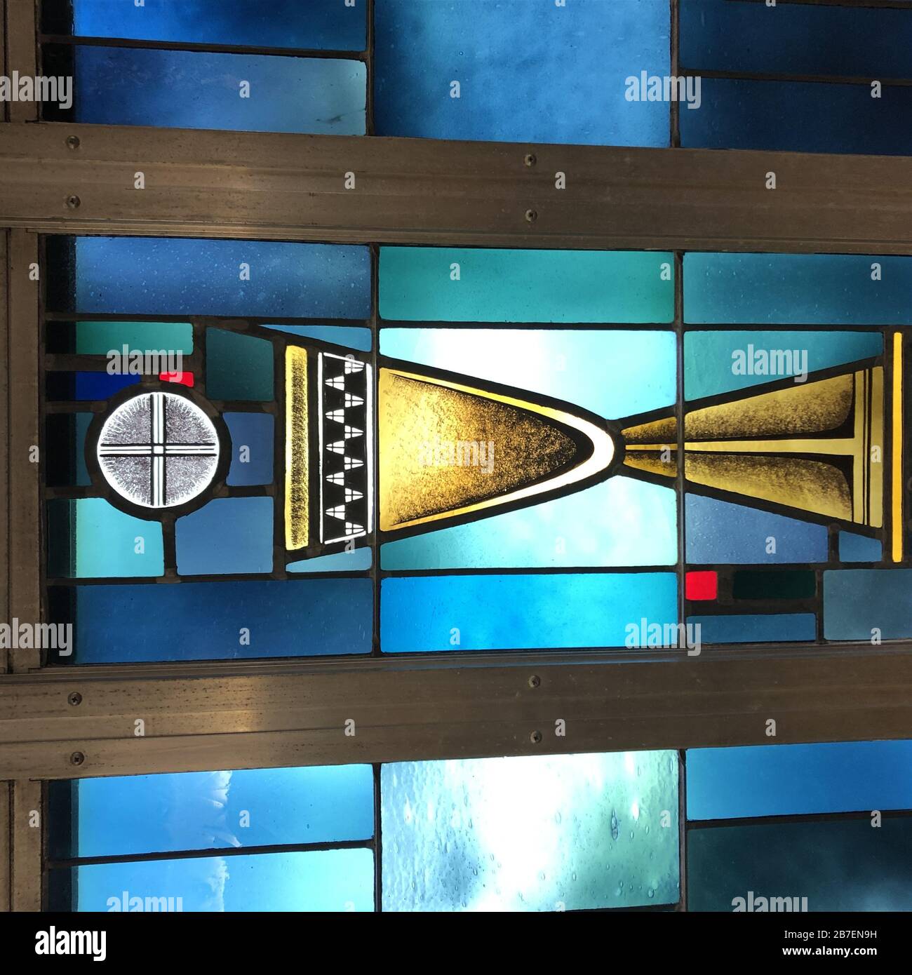 Chalice and host stained glass hi-res stock photography and images - Alamy
