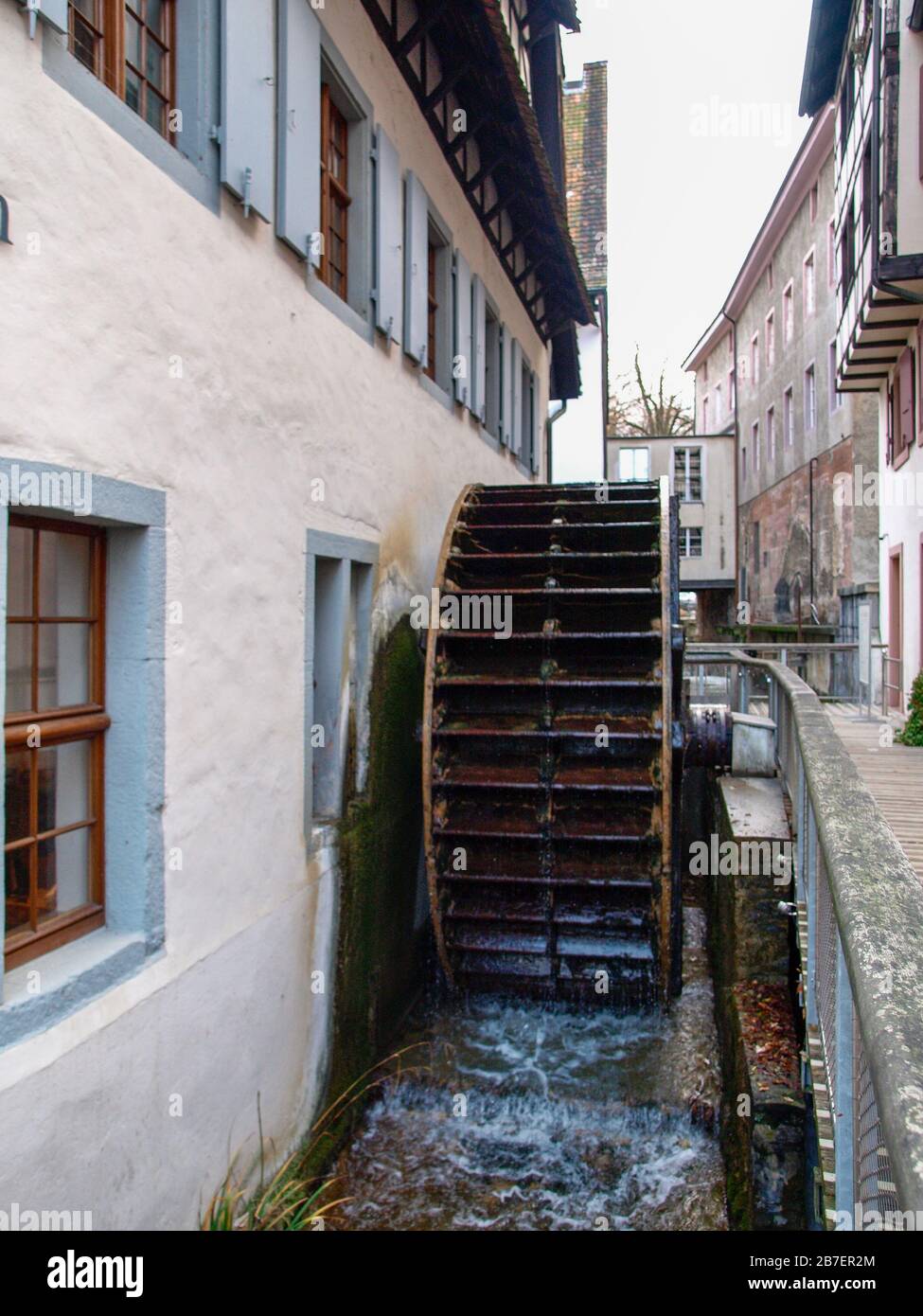 Flowing river between houses hi-res stock photography and images - Alamy