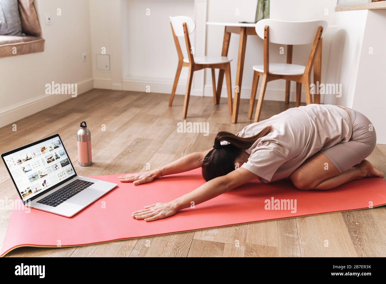 Image of a concentrated young beautiful brunette fitness woman make ...