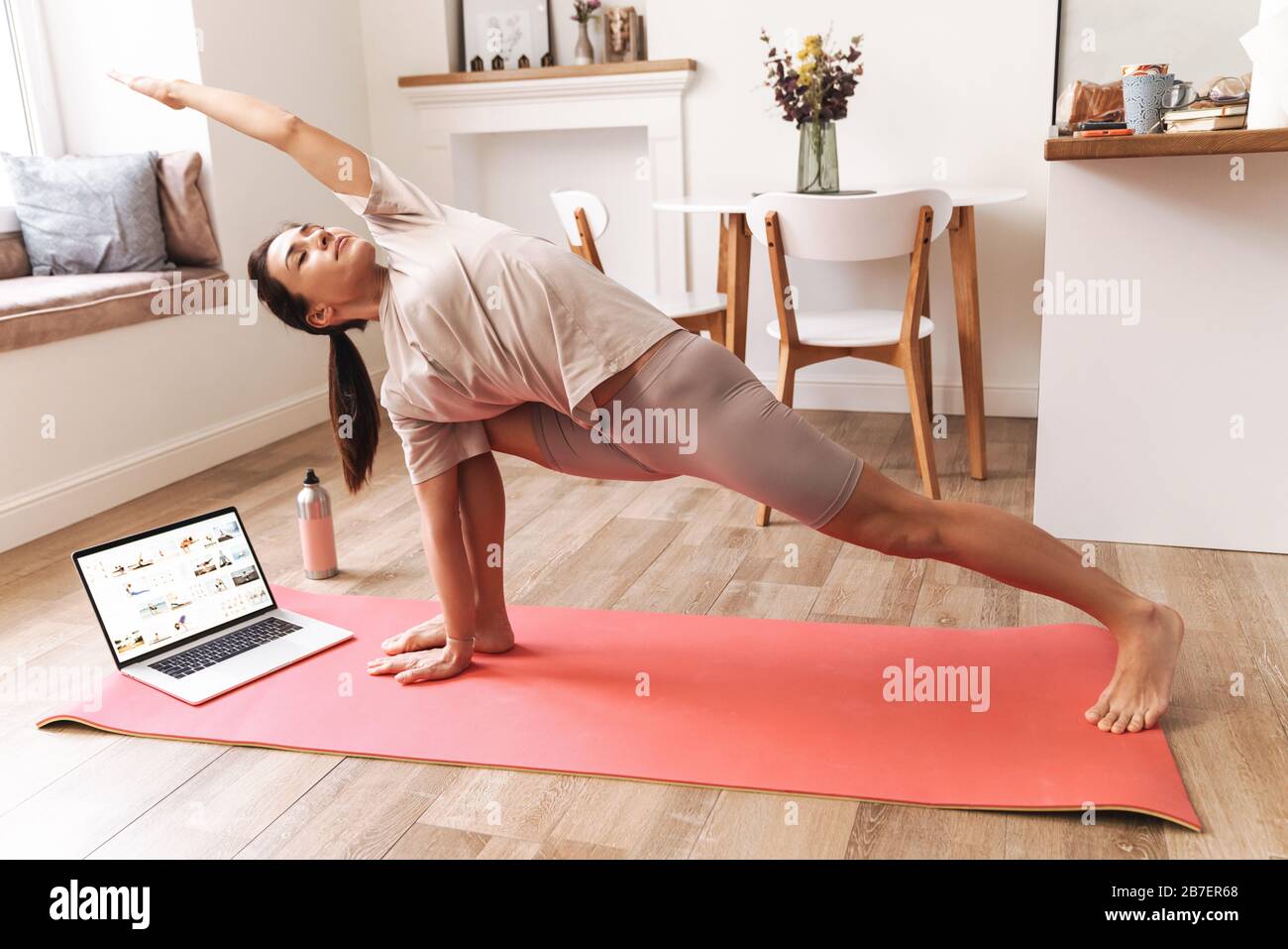 Image of a concentrated young beautiful brunette fitness woman make ...