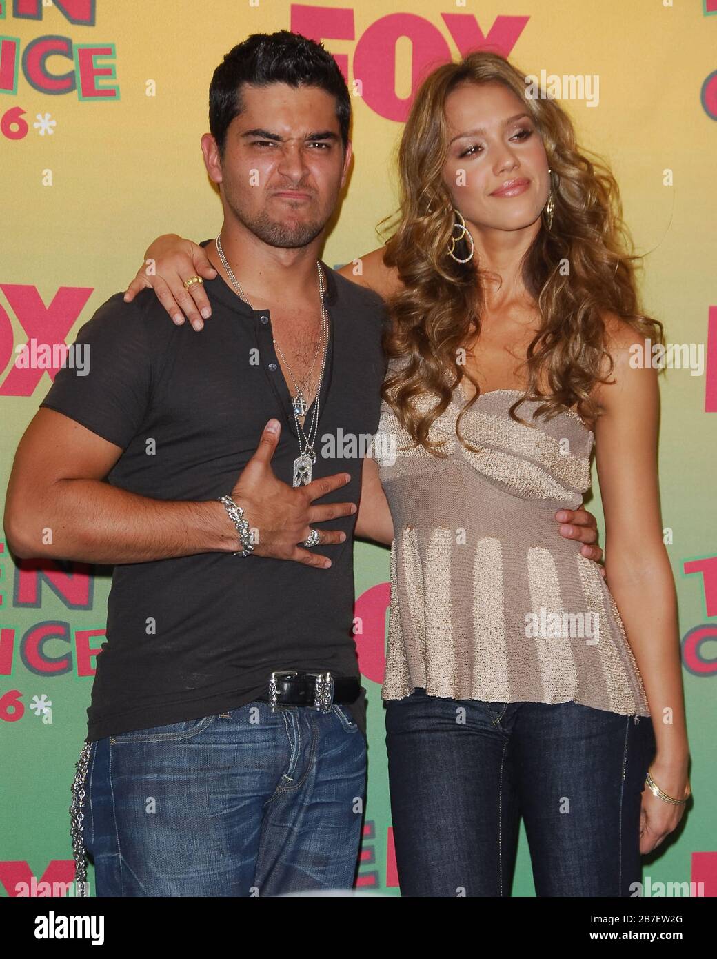 Wilmer valderrama and jessica alba hi-res stock photography and images ...