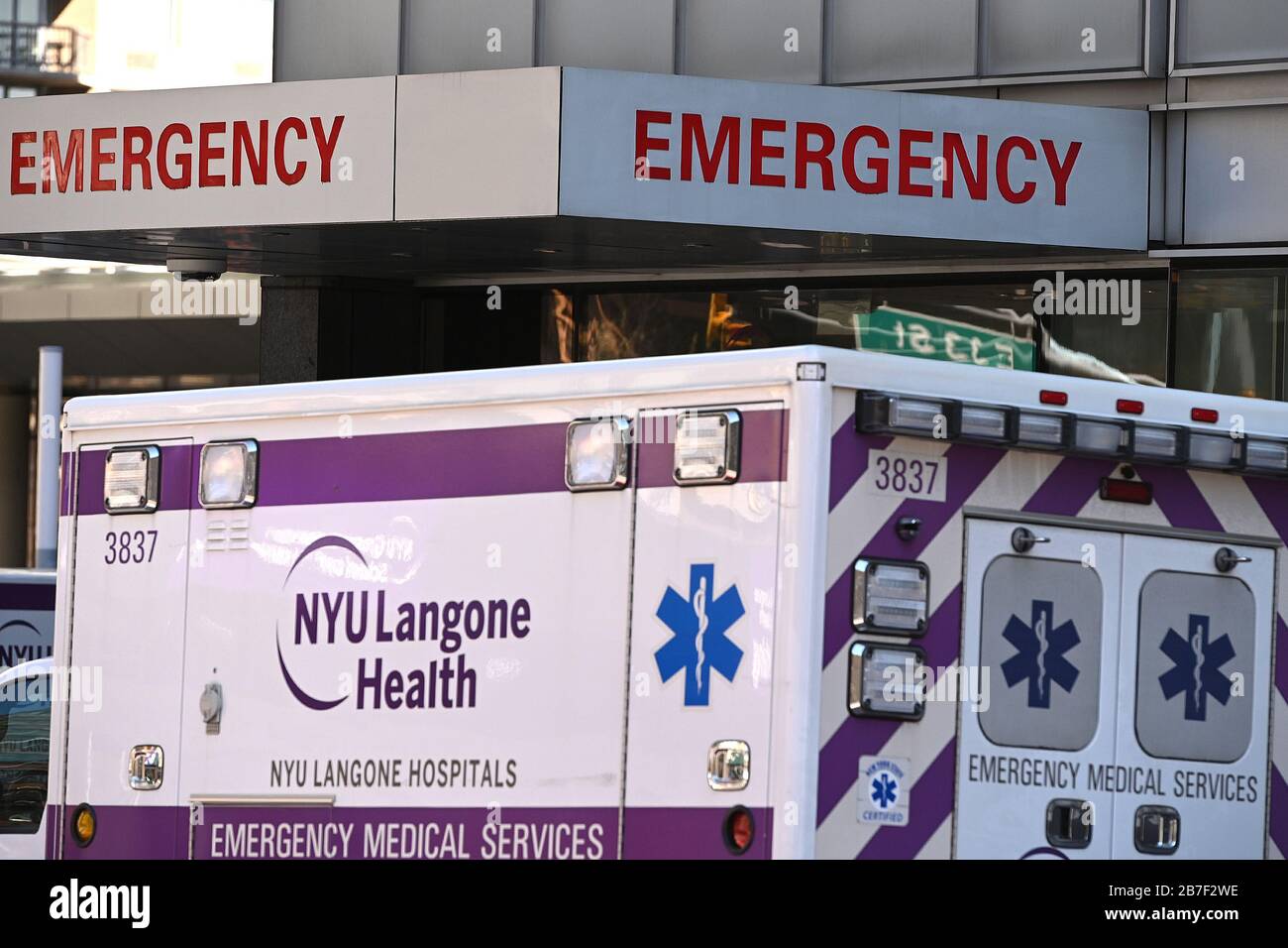 Nyu langone medical center exterior hi-res stock photography and images ...