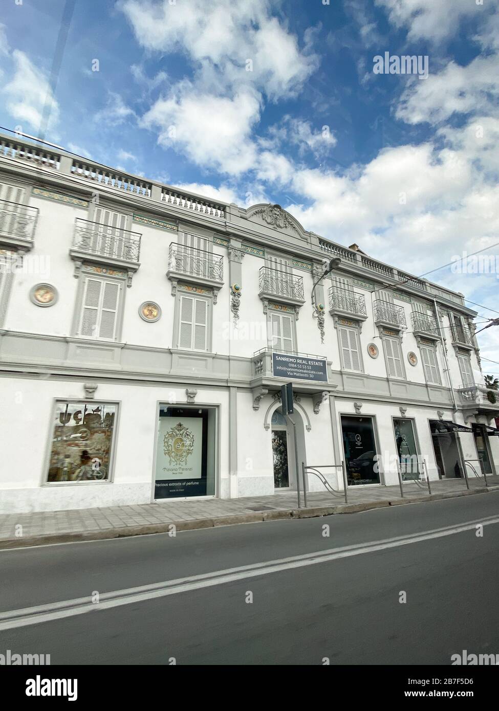 Italian colonial style building hi-res stock photography and images - Alamy