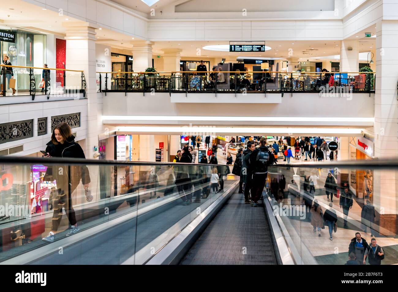Westfield shopping people luxury hi-res stock photography and images ...