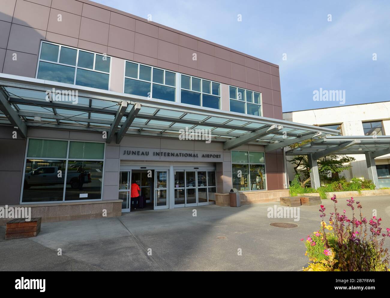 Small airport terminal hi-res stock photography and images - Alamy