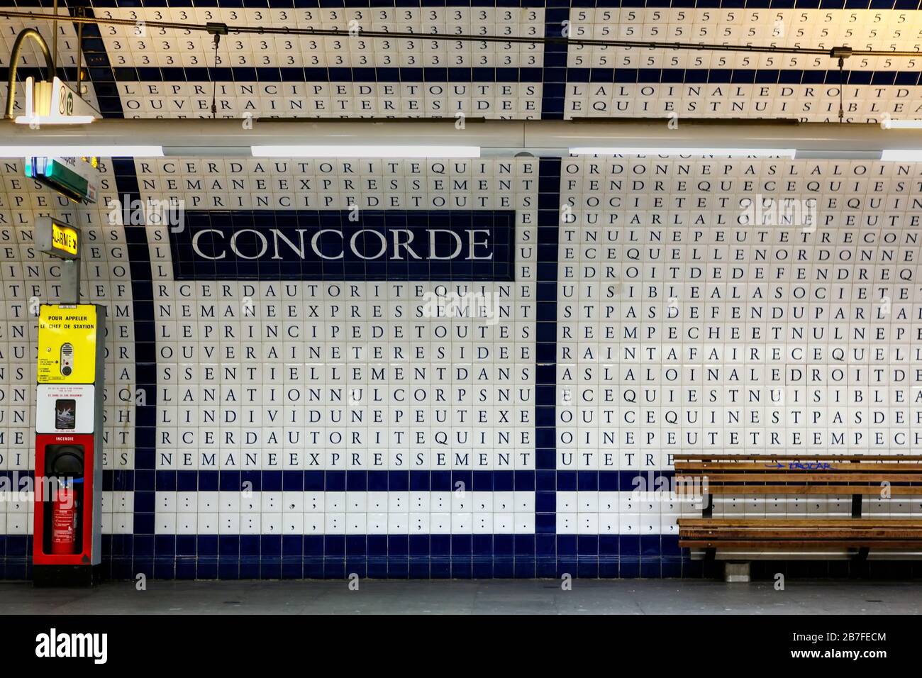 Empty bench and platform at Concorde Metro station, Right Bank,Paris ...