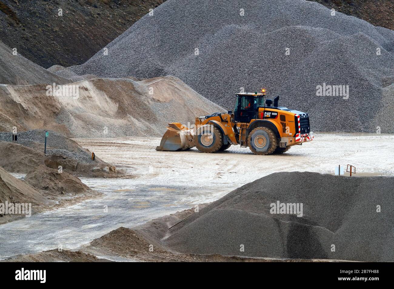 A Cat 980M loader working at Coldstones Quarry 13-03-2020 Stock Photo ...