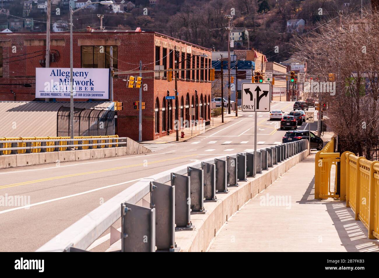 The end of the 10th street bridge and it's sidewalk with traffic ...