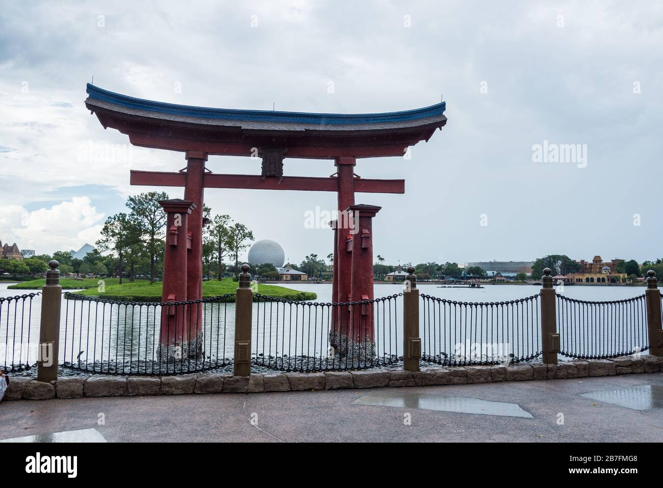 Torri gate hi-res stock photography and images - Alamy