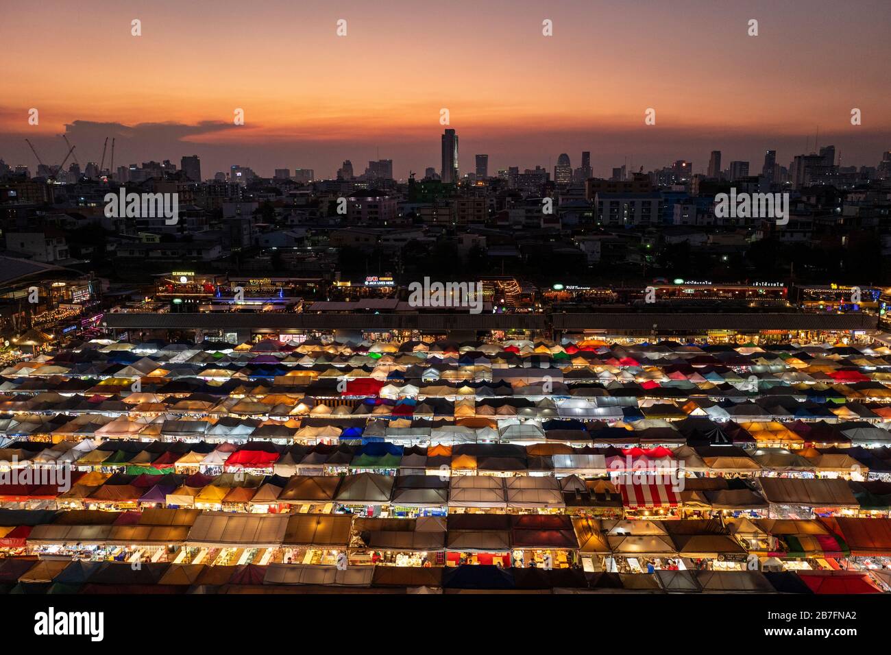 Talad Rot Fai (Talad Rod Fai) night market, Bangkok, Thailand Stock ...