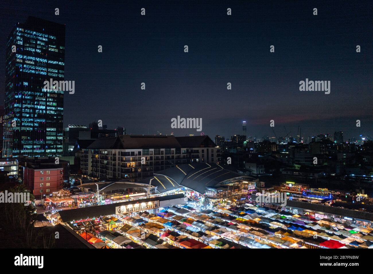 Talad Rot Fai (Talad Rod Fai) night market, Bangkok, Thailand Stock ...
