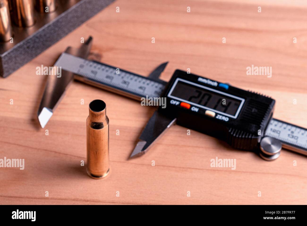 Production of cartridges for a rifle, reload. Measurement of the empty ...