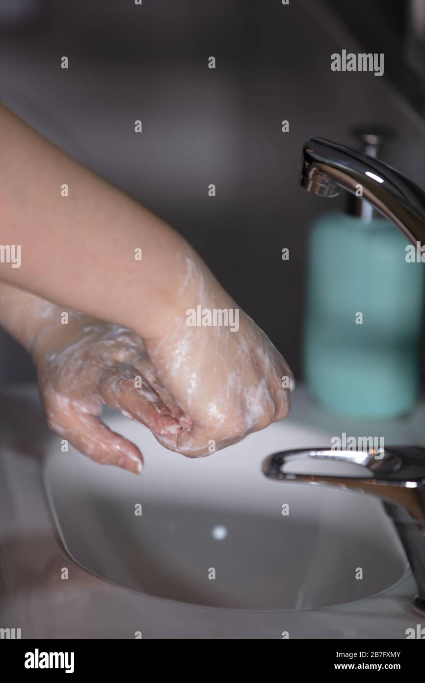 Person washing her hands with soap in the sink Stock Photo - Alamy