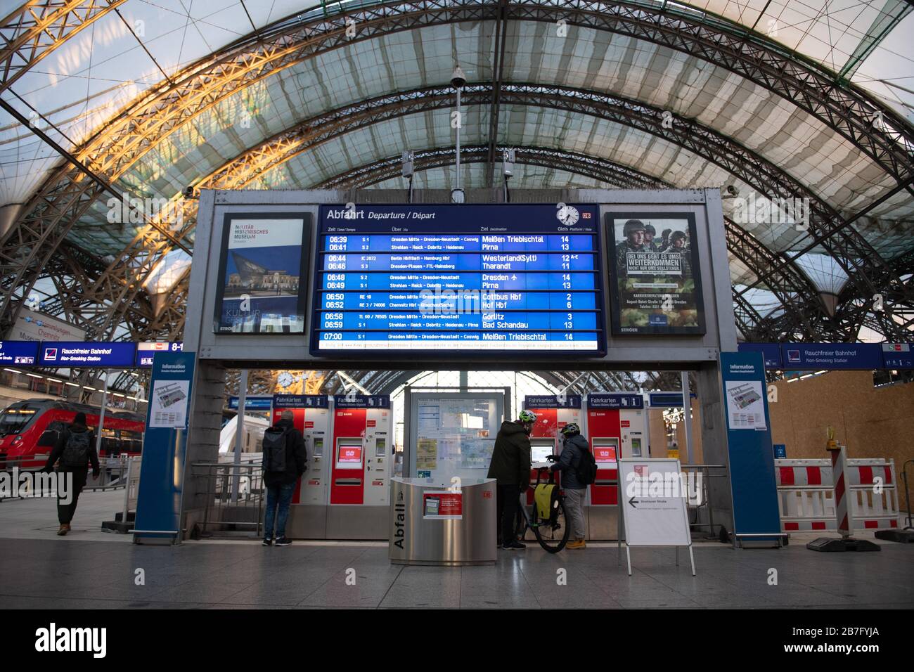 Deutsche bahn ticket machines hi-res stock photography and images - Alamy