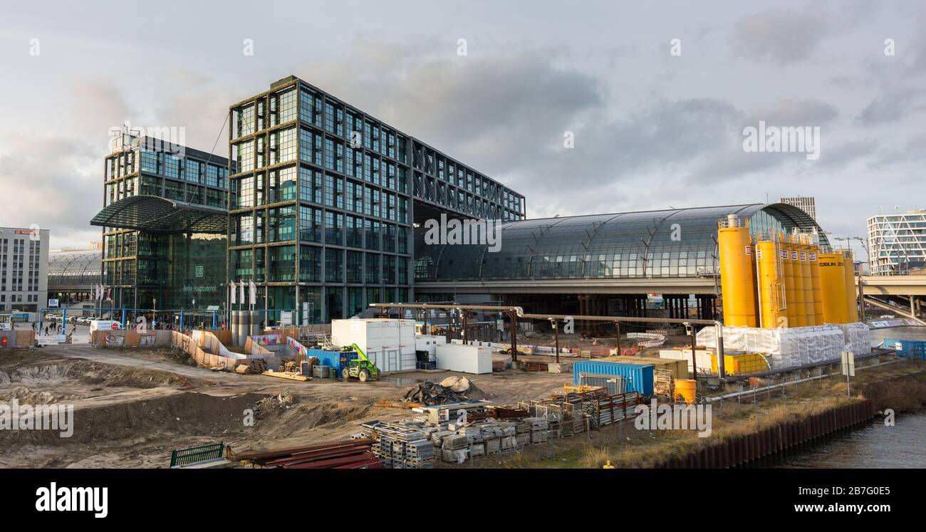 Construction site in front of Berlin Hauptbahnhof (main / central ...