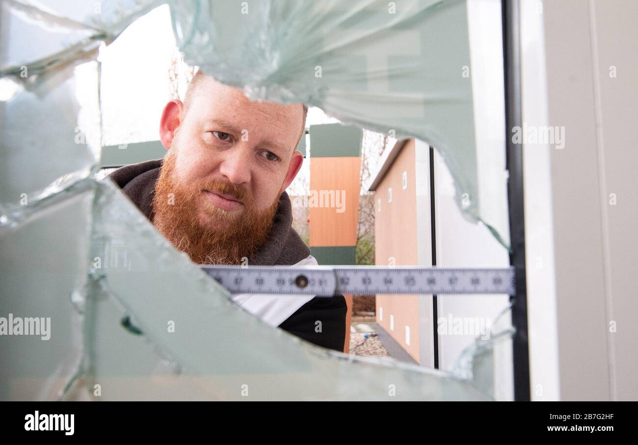 Forensic investigation window hi-res stock photography and images - Alamy